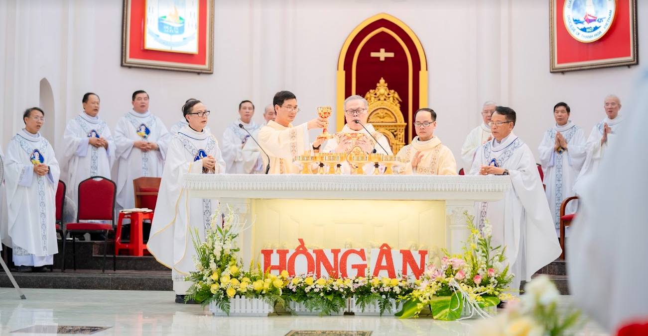 Giáo Phận Thanh Hóa: Thánh Lễ Tạ Ơn Kỷ Niệm 20 Năm Hồng Ân Giám Mục Đức Tổng Giám Mục Giuse ...